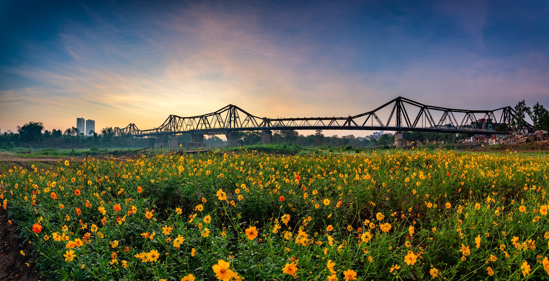 Long Bien Bridge: A Historic Landmark in the Heart of Hanoi | Vietjet Air