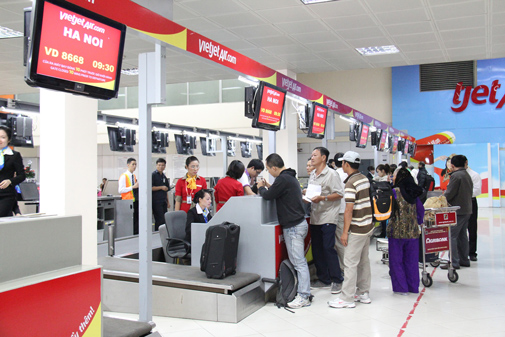 Vietjet Air passengers give their thumbs up | Vietjet Air