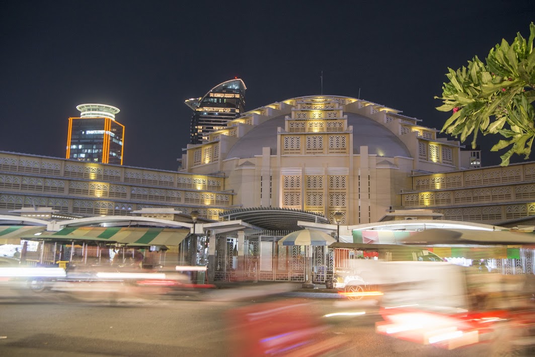 Explore the famous Phnom Penh Night Market in Cambodia | Vietjet Air