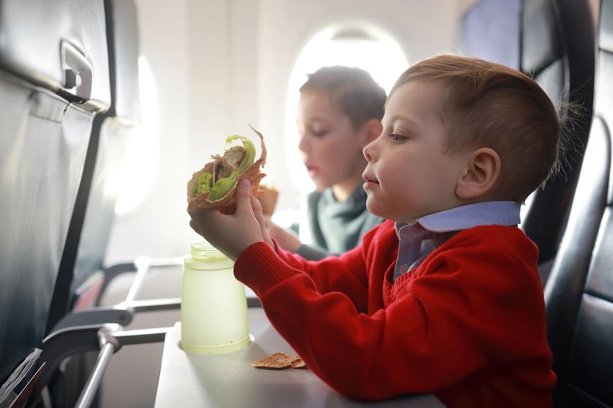 Should you eat on the plane? What should be limited? | Vietjet Air