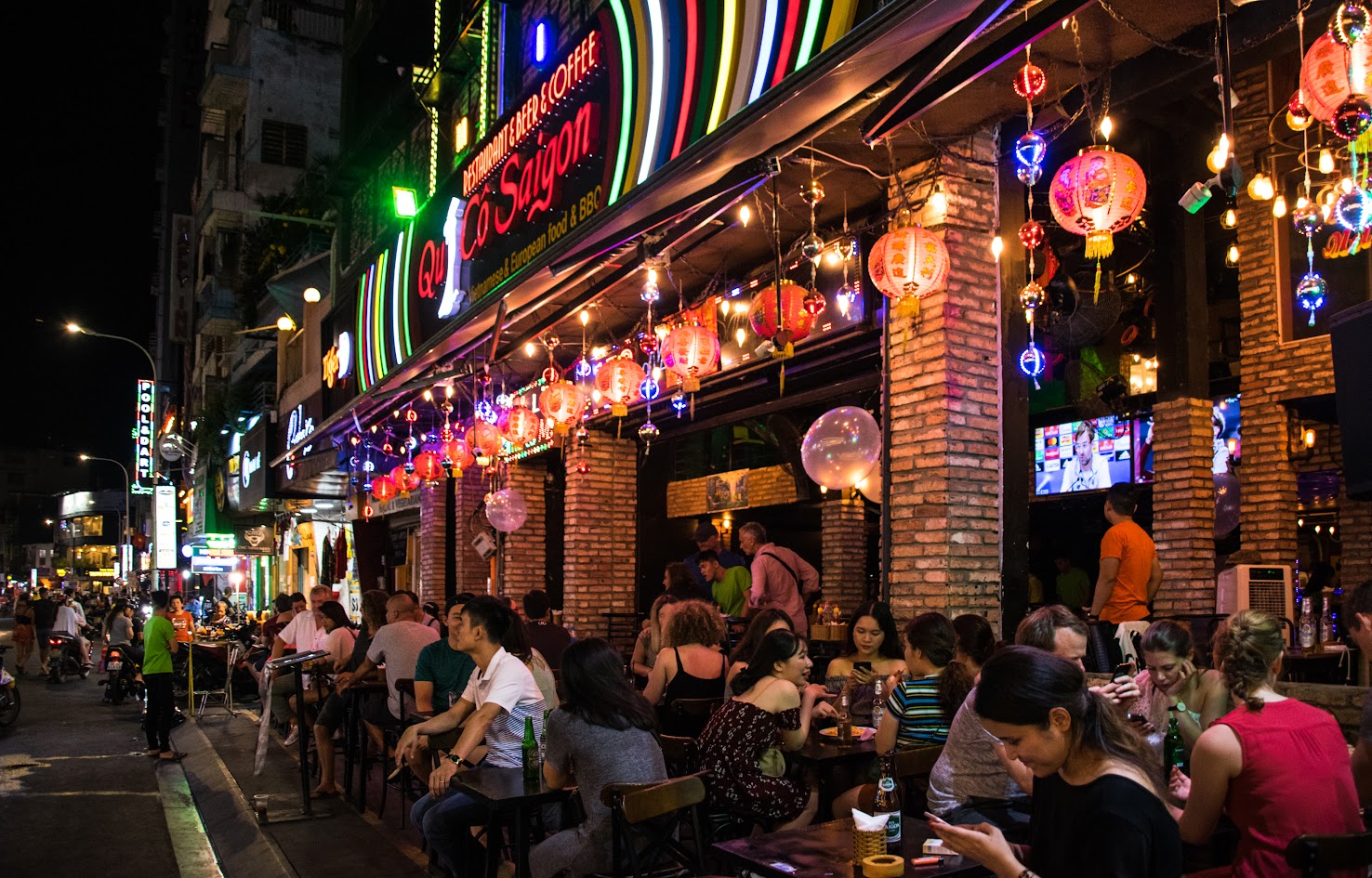 Where is Bui Vien Walking Street? What does Bui Vien offer at night ...