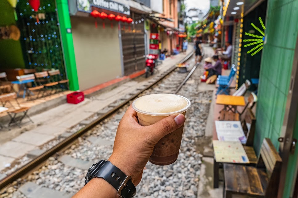 Train Street Coffee Shops in Hanoi That Tourists Absolutely Love ...