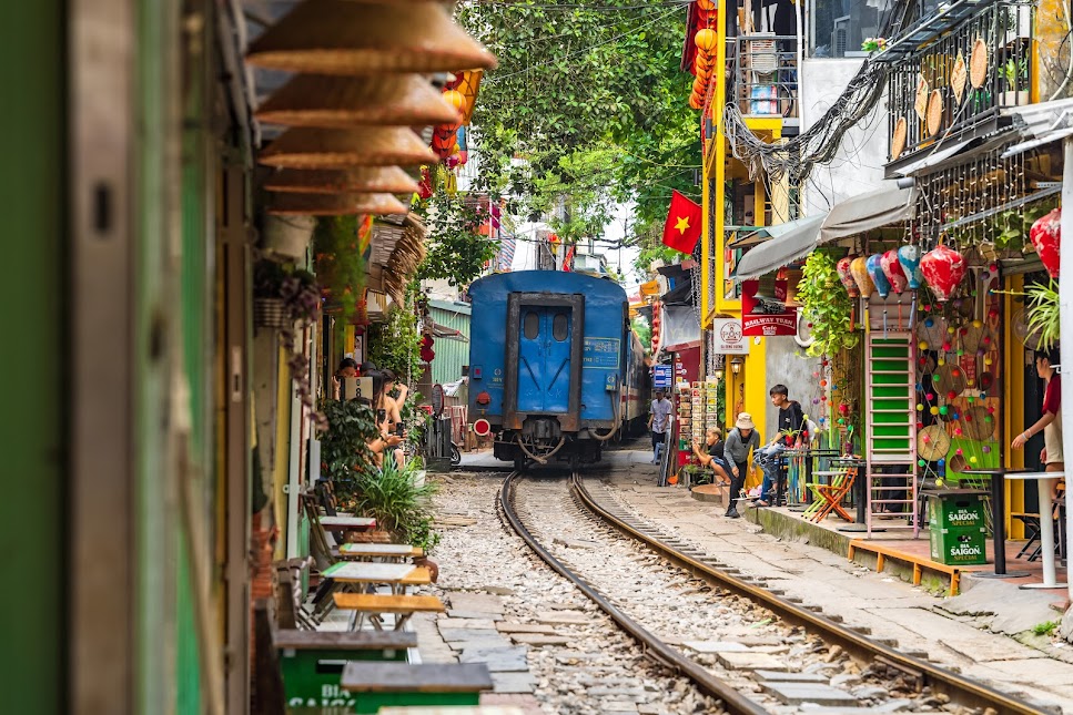 Train Street Coffee Shops in Hanoi That Tourists Absolutely Love ...