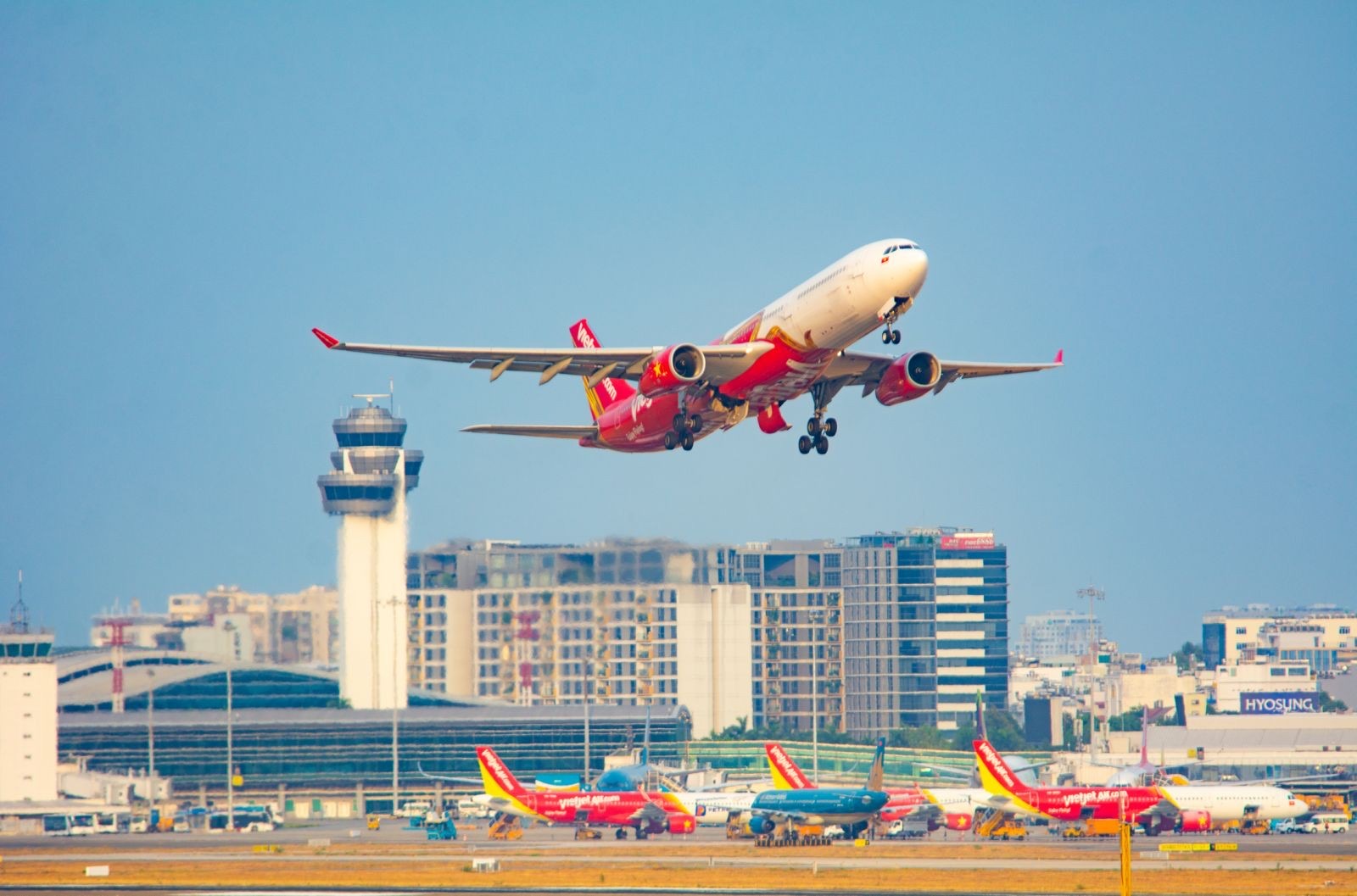 Discover a whole new world with superfast eSim! | Vietjet Air Discover a whole new world with superfast eSim! | Vietjet Air