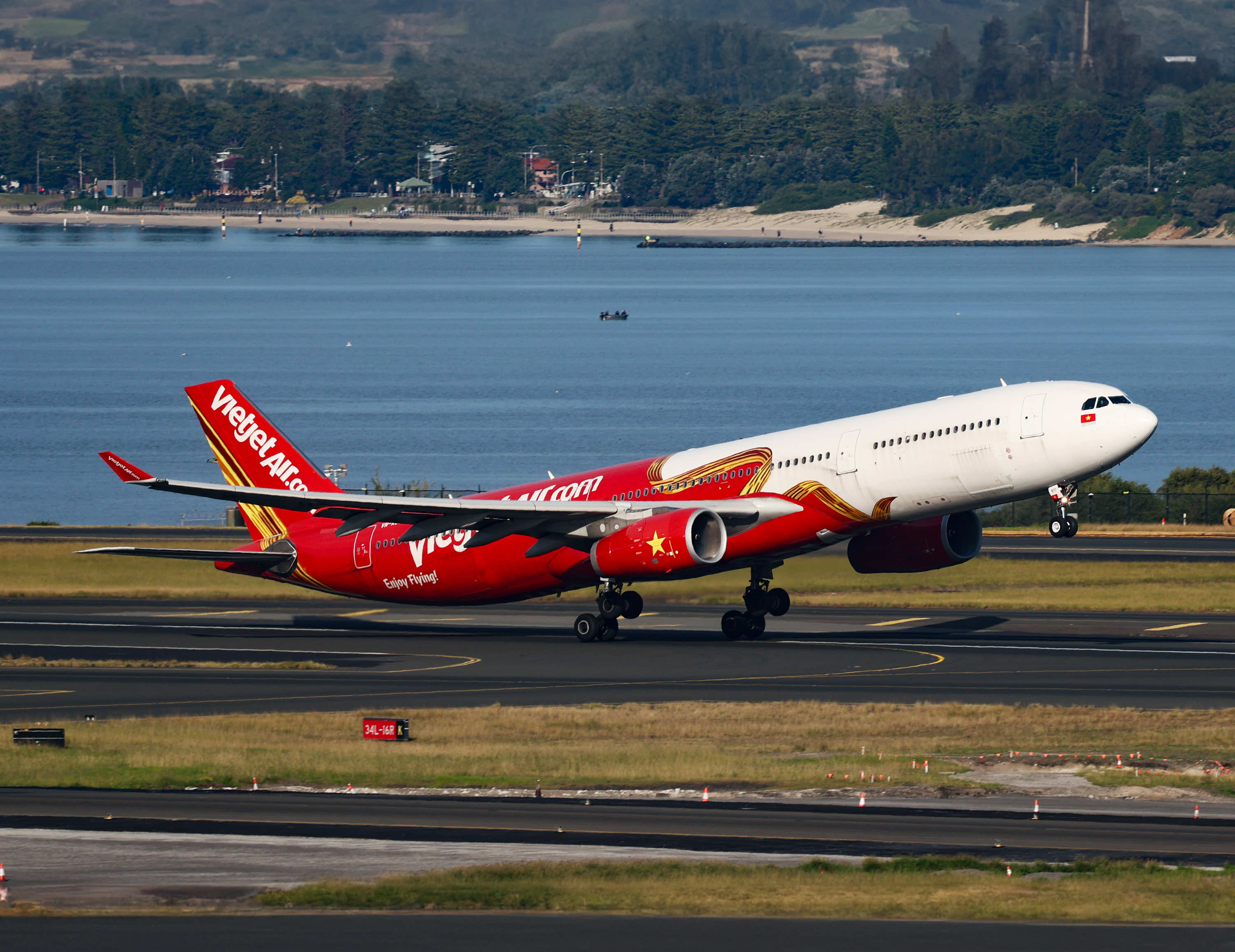 Good news: Vietjet inaugurates new routes to Perth and Adelaide ...